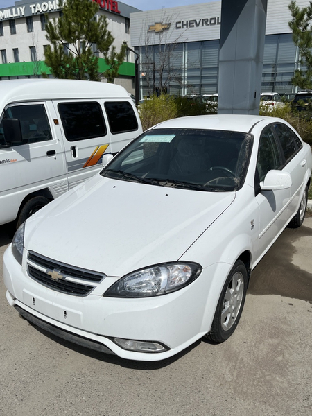 Lacetti yangi har xil rangda