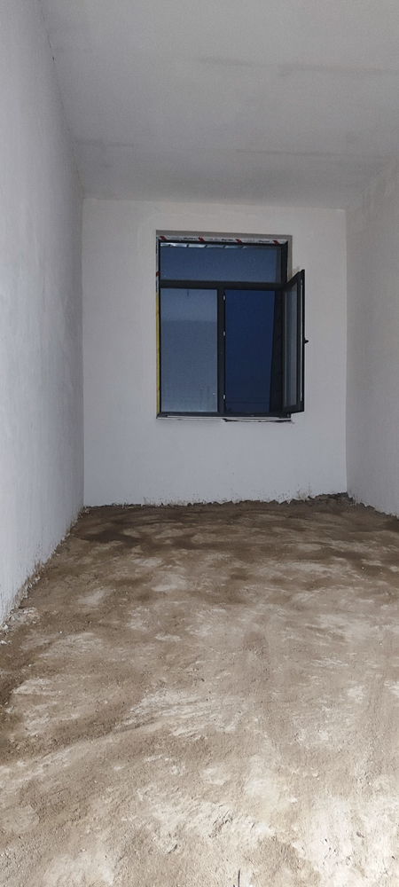 Srochna. Sergeli tuman Qumariq mahalla 2/3/3. 56 m².
