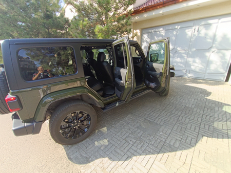 Продается JEEP WRANGLER SAHARA 2023 г.в.
