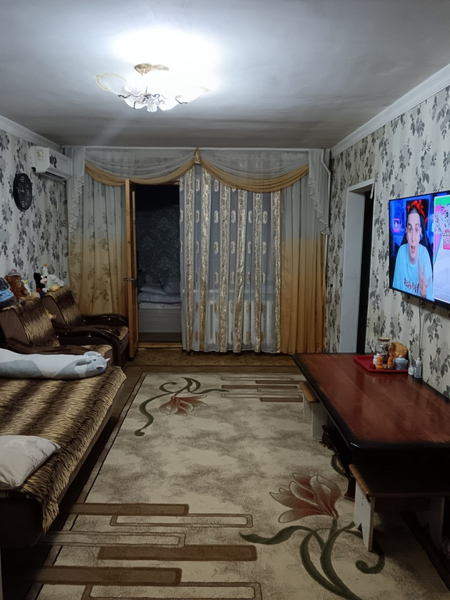 Продаётся 2х комнотная квартира Алмалык.
