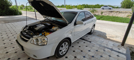 Lacetti 1.8 tezda pul zarurligi uchun sotilyapti