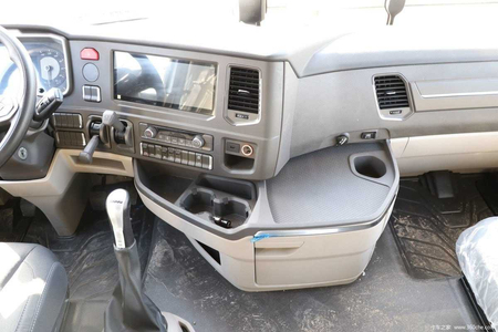 Тягач Howo Max 6x4 CNG 440 л.с. газовый на метане, подушка