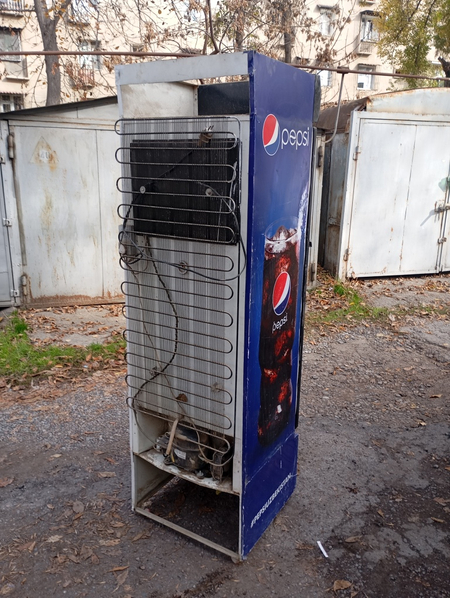 Продаётся холодильник витрина