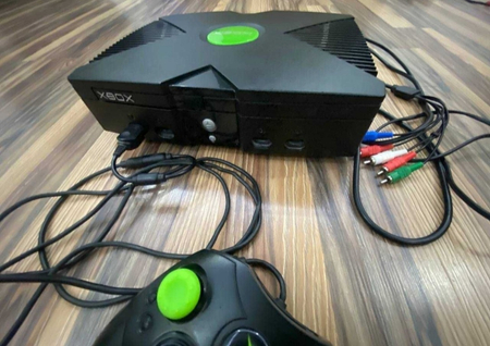 Xbox pristavka sotiladi