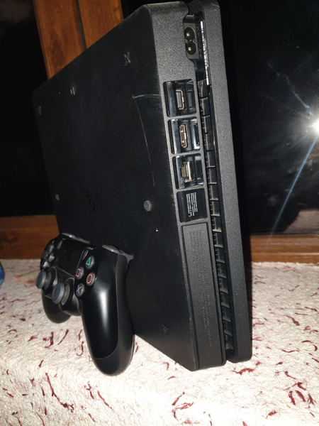 Ps4 slim 1TB  versiya 9.00