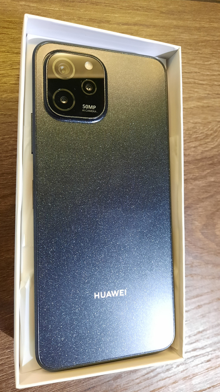 Продам телефон HUAWEI nova Y61