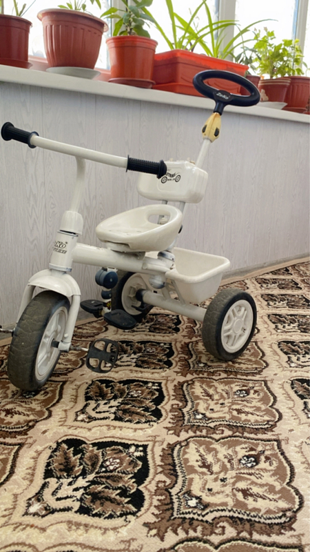 Детские велосипеды и самокат