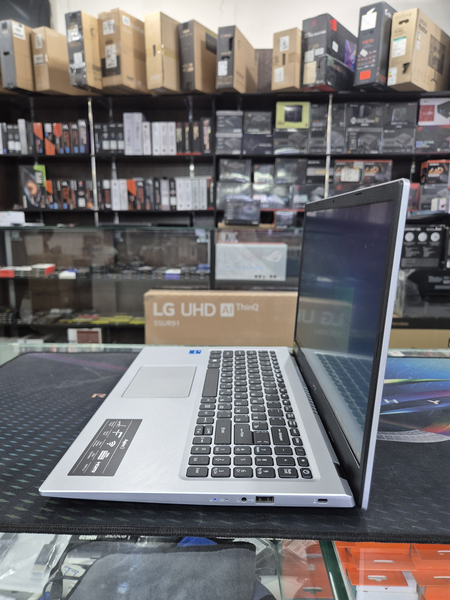 ACER Aspire 3 (i3-11/8/256)