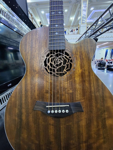 GITARA ''The Rous'' 39
