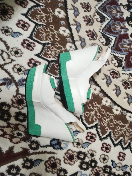 Haqiqiy charm. Razmeri 39 holati yangi