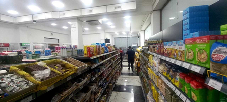 Продаётся готовые магазины с зелёной Зоной , На против Мега Планет