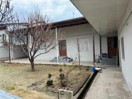 Nazarbek Tarnov 4,3 sotix uy sotiladi