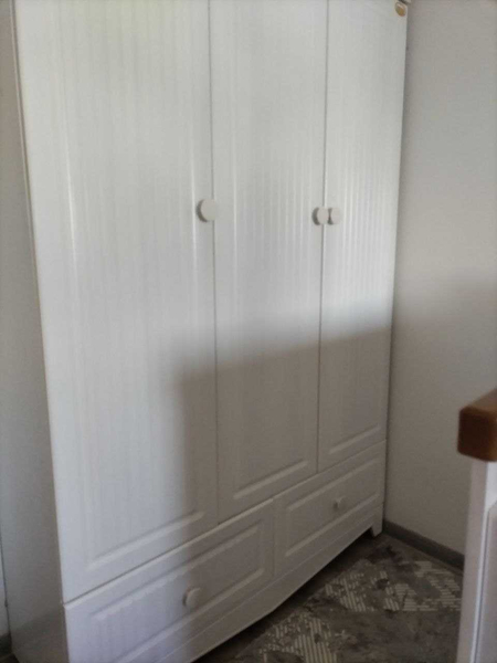 детский кровать и шкаф