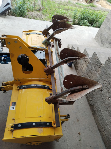 Traktor Lovol te 354
