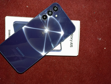 A 15 samsung.   Yangi holatda