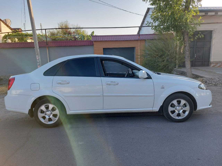 Gentra 3 pozitsiya avtomat sotiladi.