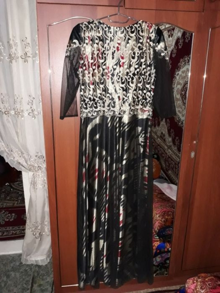 Женский вечерний платье.