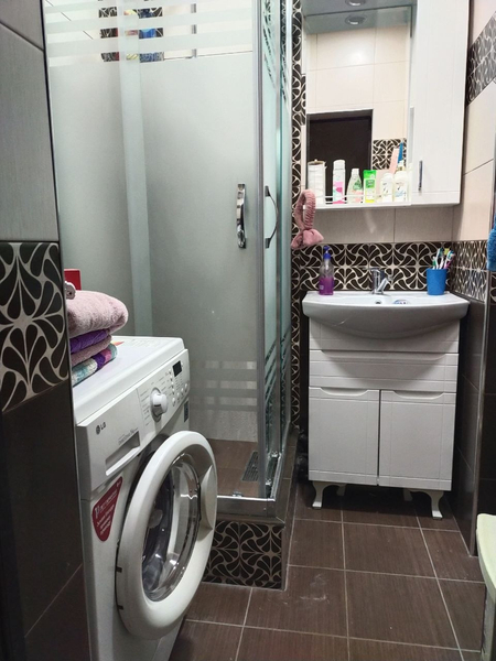 2/4/4 ТТЗ-2 ориетир Базар. Балкон 1.5×6. 50м². Не торцевая
