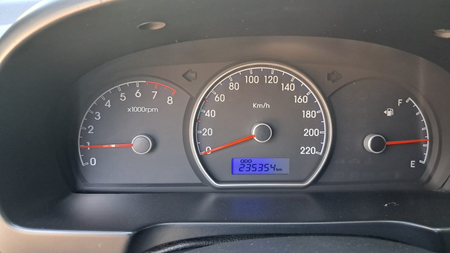 Hyundai elantra sotiladi