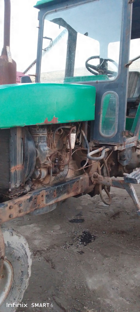 Traktor sotiladi