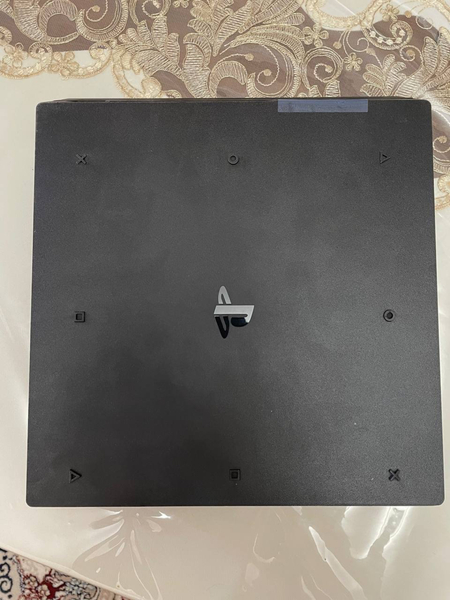 Срочно Продаёться Play Station 4 Pro 4К, 2 новых джостика, идеал