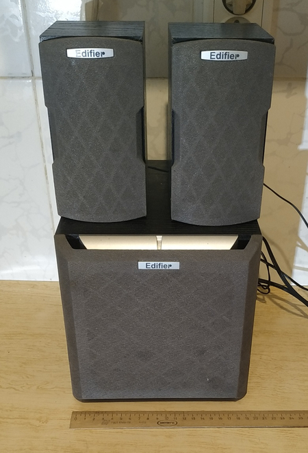 Компьютерные колонки 2.1 Edifier X400 .