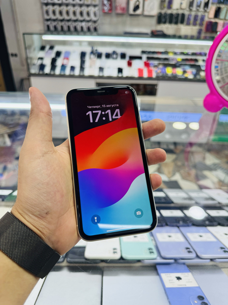 iPhone 11  128 gb white ideal