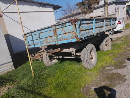 Traktr sotiladi.