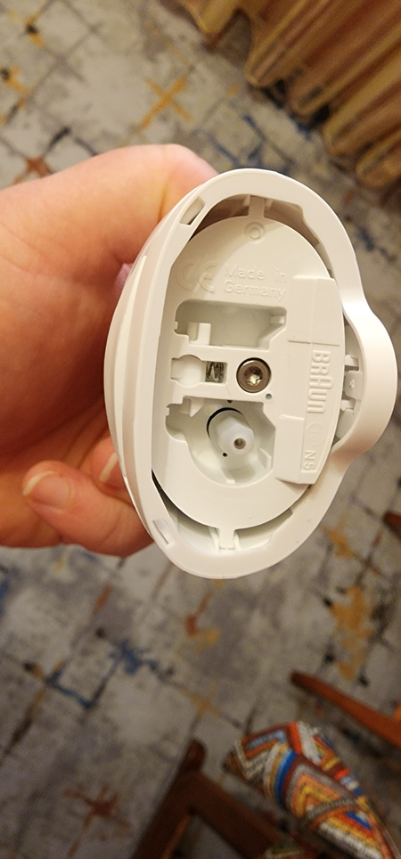 Эпилятор Braun  Silk-epil 9, покупали в Duty Free в Стамбуле.