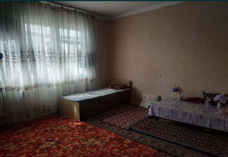 Метро Буюк Ипак йули.Художников 2ком,1 этаж.