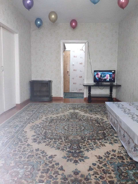 2 xonali kvartira sotiladi