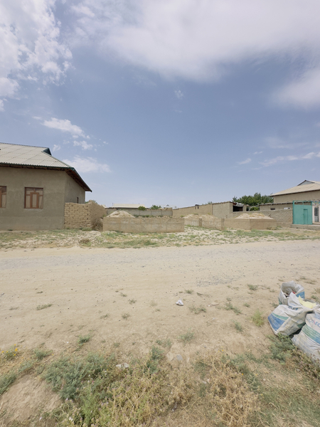 Uchastka sotiladi tayyor fundament qo’yilgan 12sotix