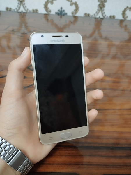Samsung Galaxy j 5