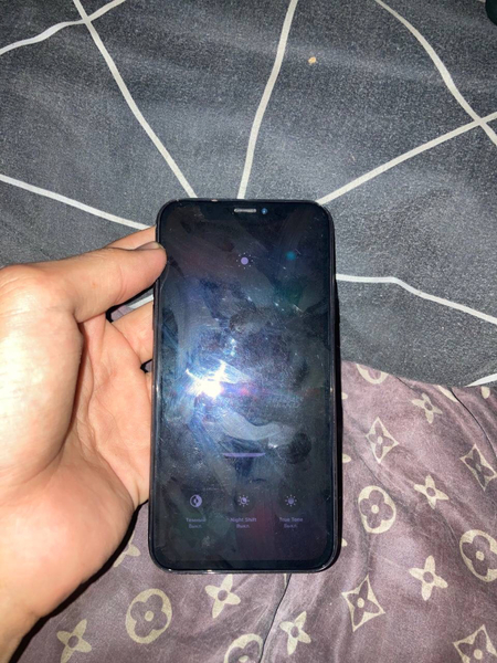 iphone X  xotira 64