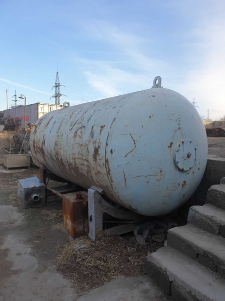 Продаётся ЁМКОСТЬ 10т. Использовалась для хранения воды.