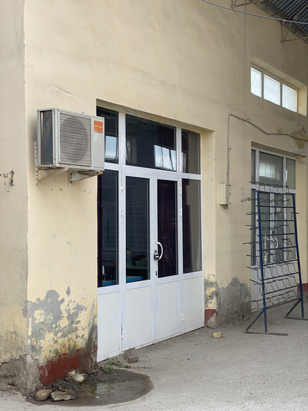 Магазин 30 кв , Райцентр углавое помещение с выходом на 2 улицы