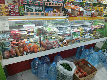 Vitrina xaladilni uzunligi 2.6 m xoladi b/u iwlawi zor  2 ta bor