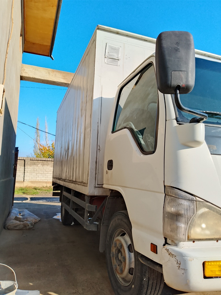 Isuzi sotiladi zudli bilan ishlab turgan moshina