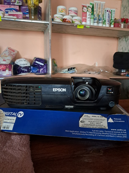 Прайетор  EPSON EB-S72