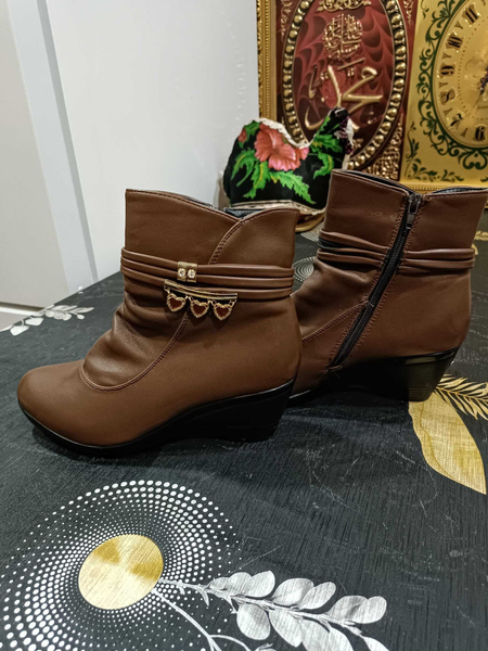 Продается зимняя обувь.