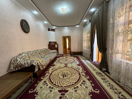 Hovli sotiladi. Zebiniso