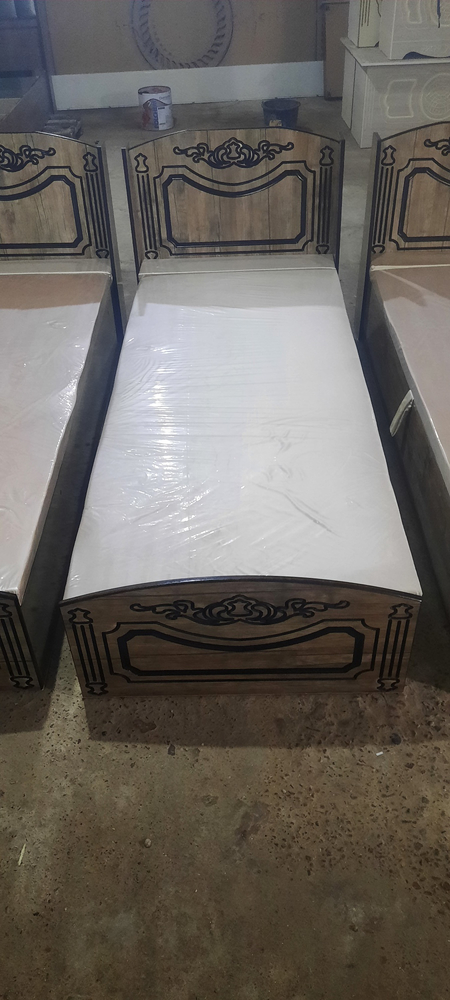 Naqshlik sandoq karavatlar