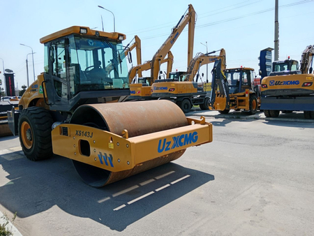 Битта валли виброкаток UzXCMG XS143J