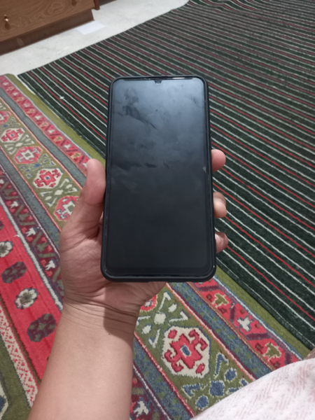 Samsung A10s 400 min ekran ketgan.
