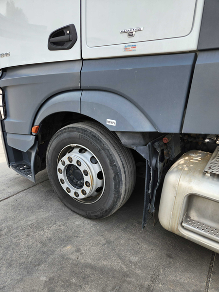 Mercedes Benz ACTROS 1845
