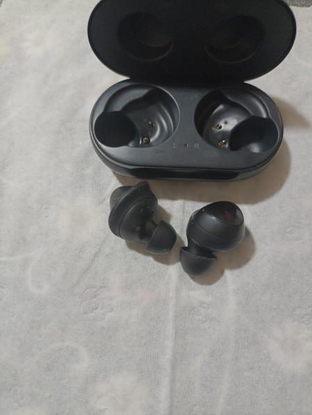 Samsung galaxy buds+ первого поколения