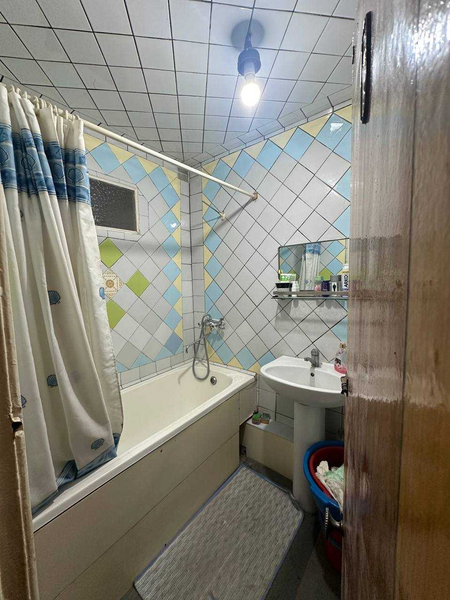 Продам 3х ком на 1 Этаже Балкон 2на6 ор-р Юнусабад-11 по линии Метро!