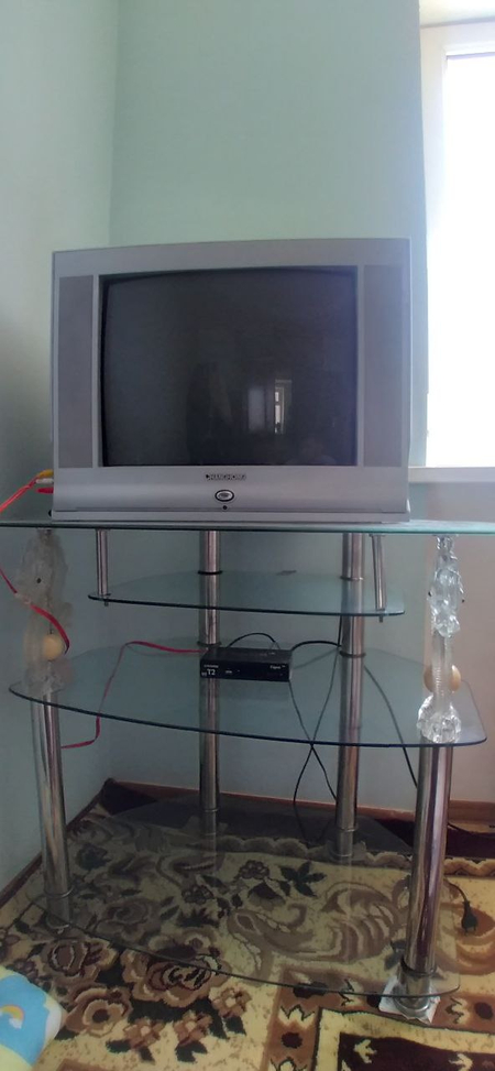 Televizor pastafkasi bilan