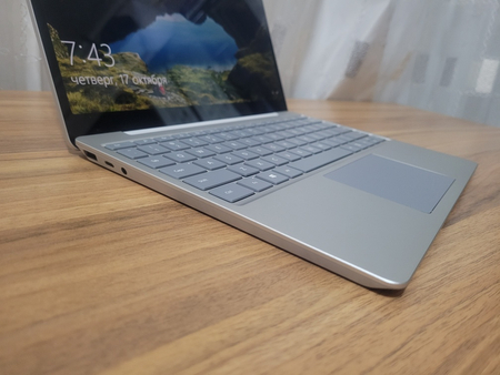 Microsoft Surface Laptop Go