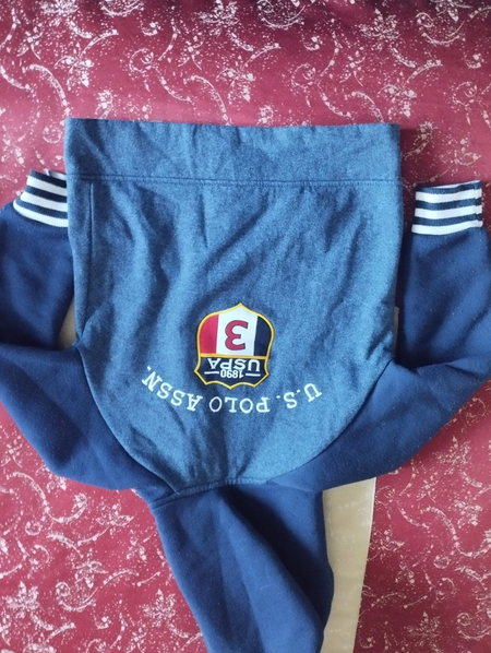 Продаю толстовку на мальчика